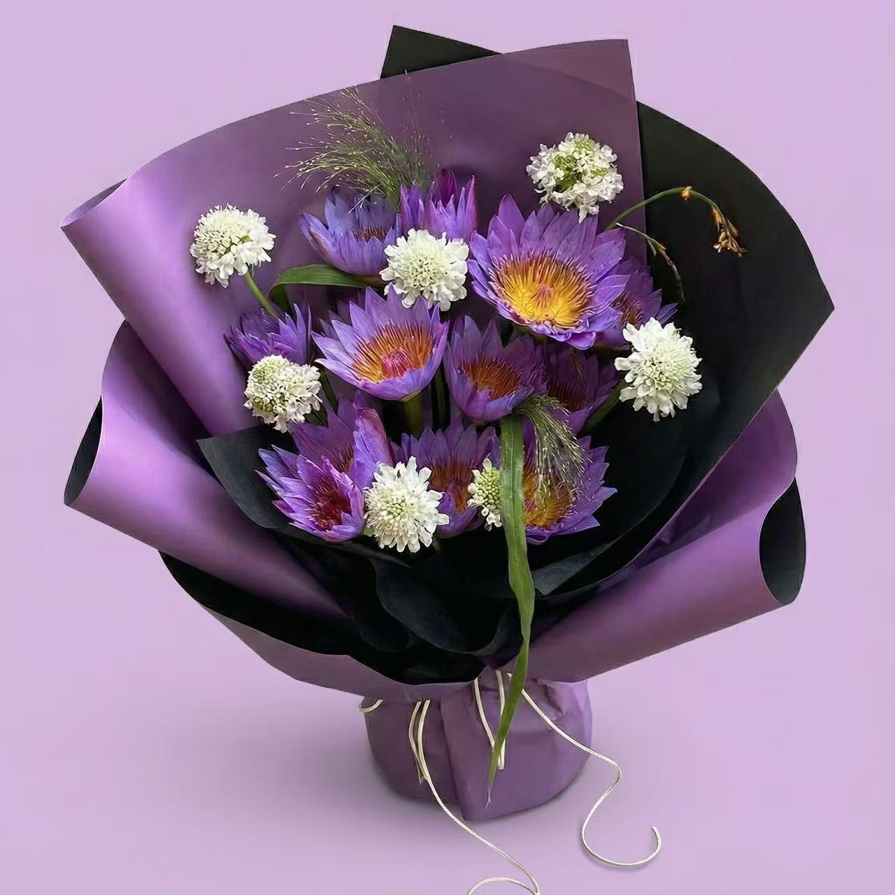 Daily Picks: Water Lily Bouquet - The Flower Factory